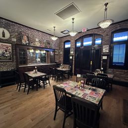 HUGGIN’ MOLLY’S - Updated August 2025 - 117 Photos & 97 Reviews - 129 ...