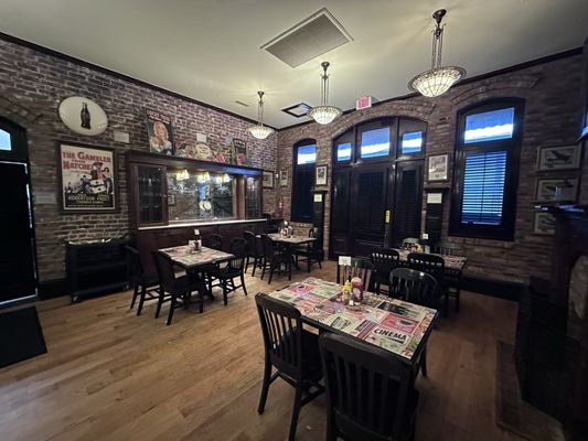 HUGGIN’ MOLLY’S - Updated December 2025 - 119 Photos & 98 Reviews - 129 ...