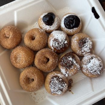 PIP’S ORIGINAL DOUGHNUTS & CHAI - 4496 Photos & 3062 Reviews - 4759 NE ...