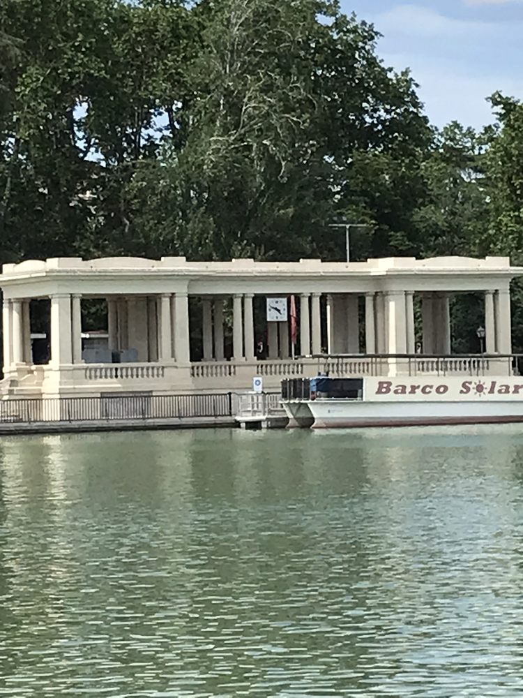 BARCO SOLAR EL RETIRO - P.º del Estanque, Madrid, Spain - Boat Charters ...