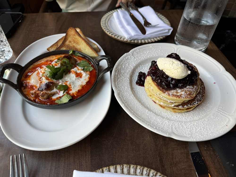 THE BERCZY TAVERN - Updated October 2025 - 17 Photos - 69 Front Street ...