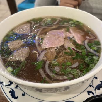 PHO VIETZ - Updated July 2024 - 120 Photos & 53 Reviews - 4906 Maple ...