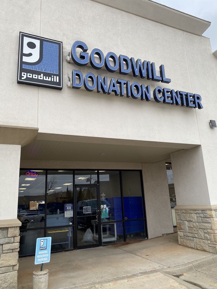 GOODWILL DONATION CENTER - Updated May 2026 - 13325 N Macarthur Blvd ...