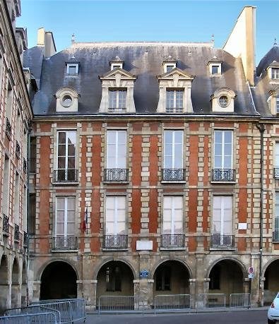 BIBLIOTHÈQUE DE LA MAISON DE VICTOR HUGO - Updated September 2024 - 6 ...