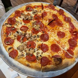 BOOTLEGGERS PIZZA PARLOR - Updated June 2025 - 167 Photos & 237 Reviews ...