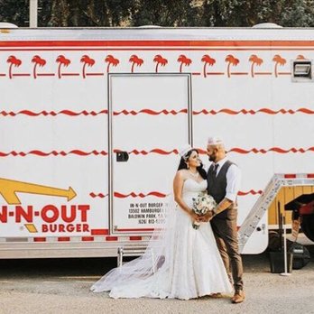 In n out truck wedding | Beachweddingtips.com
