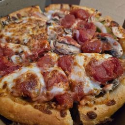 UNO PIZZERIA & GRILL - Updated October 2025 - 385 Photos & 370 Reviews ...