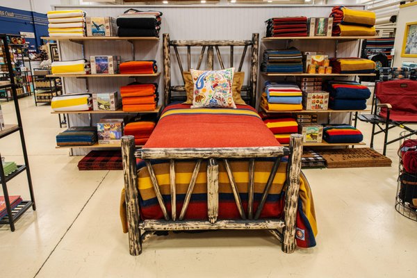 PENDLETON WOOLEN MILL STORE - Updated September 2025 - 70 Photos & 35 ...