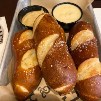 PUB 819 - Updated May 2025 - 361 Photos & 393 Reviews - 819 Mainstreet ...