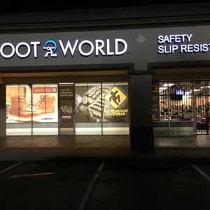 FAMOUS FOOTWEAR OUTLET - 34 Photos & 10 Reviews - 855 S Grand Central ...