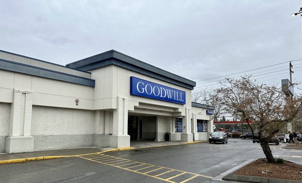 SHORELINE GOODWILL - Updated December 2025 - 35 Photos & 131 Reviews ...