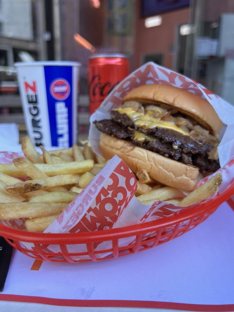 BURGEZ GO - Updated May 2024 - Via Guglielmo Marconi 3e, Bologna, Italy ...