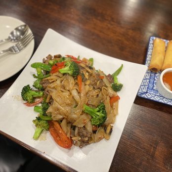 HUNSA THAI KITCHEN - Updated May 2024 - 407 Photos & 236 Reviews - 4622 ...
