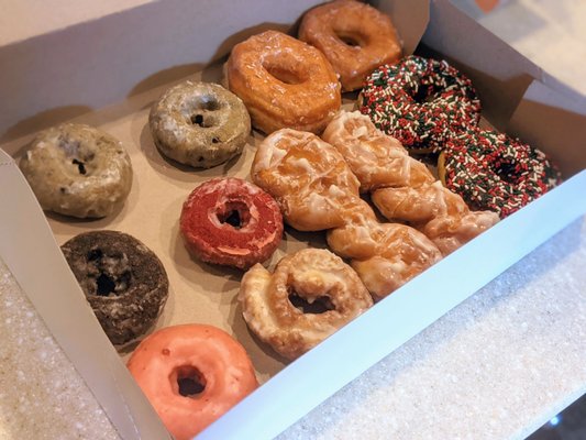 CRESENT DONUT SHOPS - Updated November 2025 - 37 Photos & 114 Reviews ...