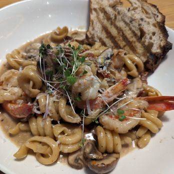 SALT TRADERS COASTAL COOKING - Seafood Restaurant - 2850 N Interstate ...