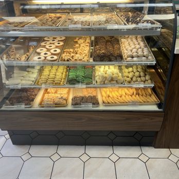 CAPUTO’S PASTRY SHOPPE - Updated December 2025 - 62 Photos & 71 Reviews ...