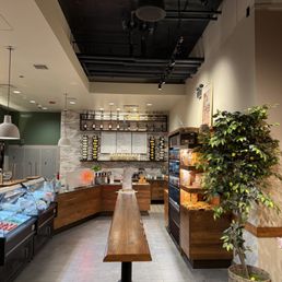 LIZZANO - Updated September 2025 - 91 Photos & 35 Reviews - 636 N Wells ...