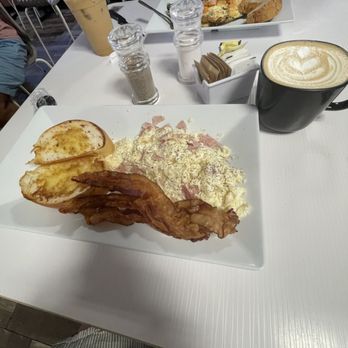 PANNES - Updated October 2025 - 1124 Photos & 865 Reviews - Av. Ashford ...