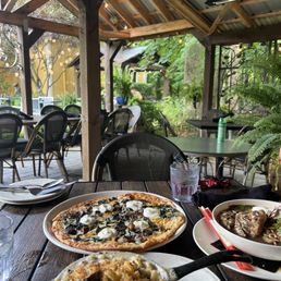 THE TREE HOUSE TAVERN & BISTRO - Updated November 2025 - 1993 Photos ...