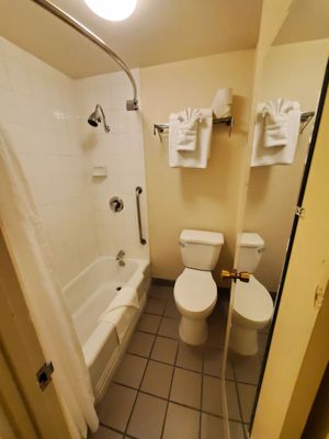 MIKADO HOTEL - 189 Photos & 157 Reviews - 12600 Riverside Dr, North ...