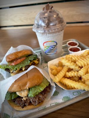 SHAKE SHACK WESTBEND - 14 Photos & 13 Reviews - 1601 S University Dr ...