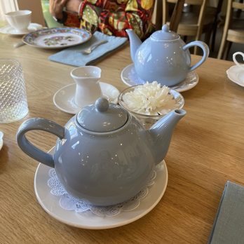 BUMBLEBEE FLOWERS & TEA - Updated December 2025 - 82 Photos & 41 Reviews - 141 N State St, Lake ...