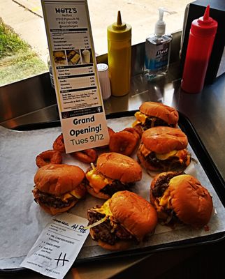 MOTZ’S BURGERS - 52 Photos - 27010 Plymouth Rd, Redford Charter ...