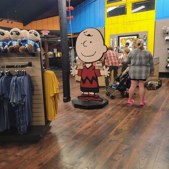 PEANUTS HEADQUARTERS - Updated September 2024 - 60 Photos - 8039 Beach ...