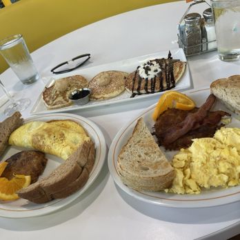 HATCH - Updated November 2024 - 993 Photos & 422 Reviews - 715 N ...