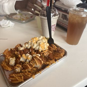 THE WAFFLE BUS - Updated June 2025 - 27 Photos & 14 Reviews - 1301 N ...