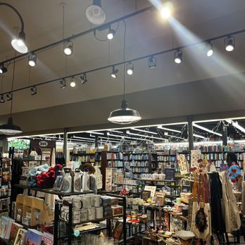 BROOKLINE BOOKSMITH - Updated December 2025 - 156 Photos & 510 Reviews ...
