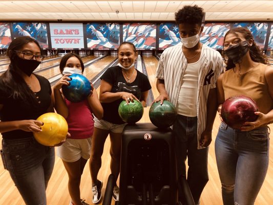 SAM’S TOWN BOWLING - Updated July 2024 - 62 Photos & 49 Reviews - 5111 ...