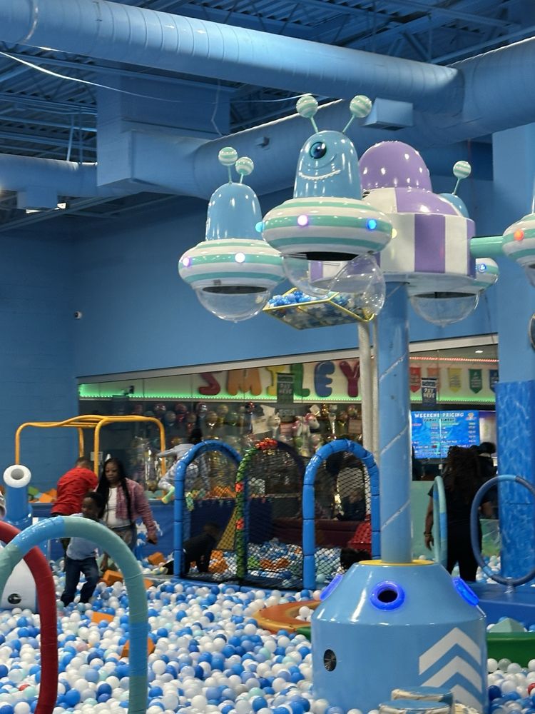 SMILEY - Updated December 2025 - 197 Photos & 94 Reviews - 5729 E 86th ...