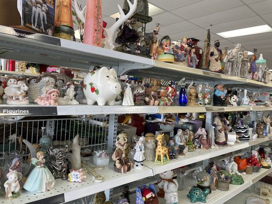 UNIQUE - Updated July 2025 - 134 Photos & 106 Reviews - 3748 N Elston ...