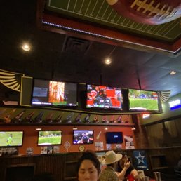 WINGZUP - Updated January 2025 - 464 Photos & 527 Reviews - 1000 E 41st ...