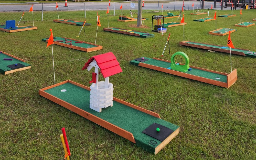 SINKIN’ PUTT PORTABLE MINI GOLF - Chula, Georgia - Party Supplies ...
