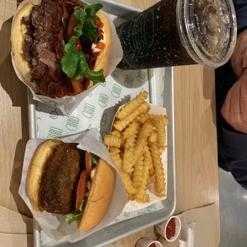 SHAKE SHACK BELLEVUE SQUARE - Updated December 2025 - 120 Photos & 55 ...