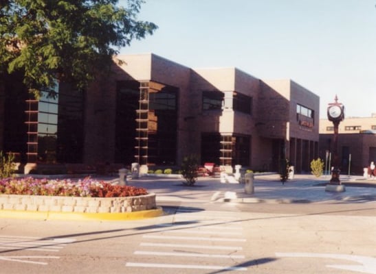 ELMWOOD PARK PUBLIC LIBRARY - Updated October 2025 - 13 Photos & 13 ...