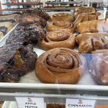 RANDY’S DONUTS - Updated December 2025 - 25 Photos & 21 Reviews - 17405 ...