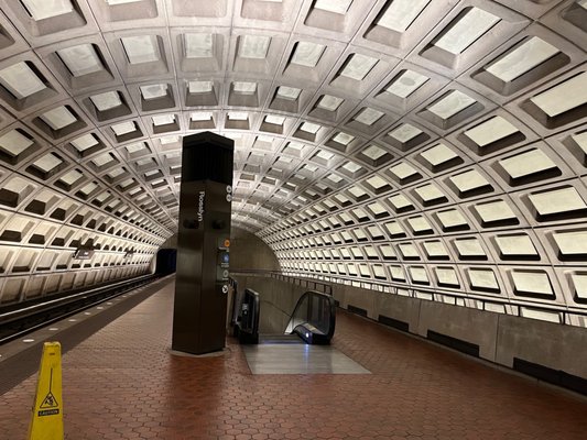 ROSSLYN METRO STATION - Updated November 2025 - 102 Photos & 75 Reviews ...