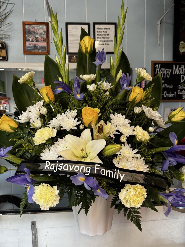 LINDA’S FLOWERS - Updated June 2026 - 13 Photos & 15 Reviews - 20350 ...