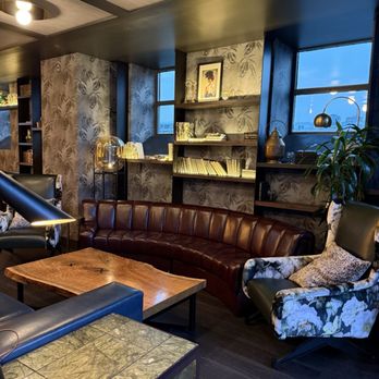 STRATUS - Updated July 2025 - 171 Photos & 271 Reviews - 433 Chestnut ...