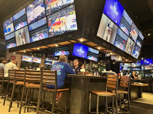 WALK-ON’S SPORTS BISTREAUX - KENDALL RESTAURANT - Updated December 2025 ...