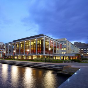 FLUNO CENTER - Updated December 2025 - 16 Photos & 22 Reviews - 601 ...