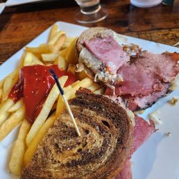 THE CATTY CORNER - Updated December 2025 - 10 Photos & 13 Reviews - 394 ...