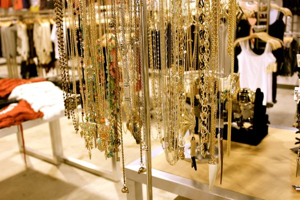 TODA MODA - Updated December 2024 - 57240 29 Palms Hwy, Yucca Valley ...