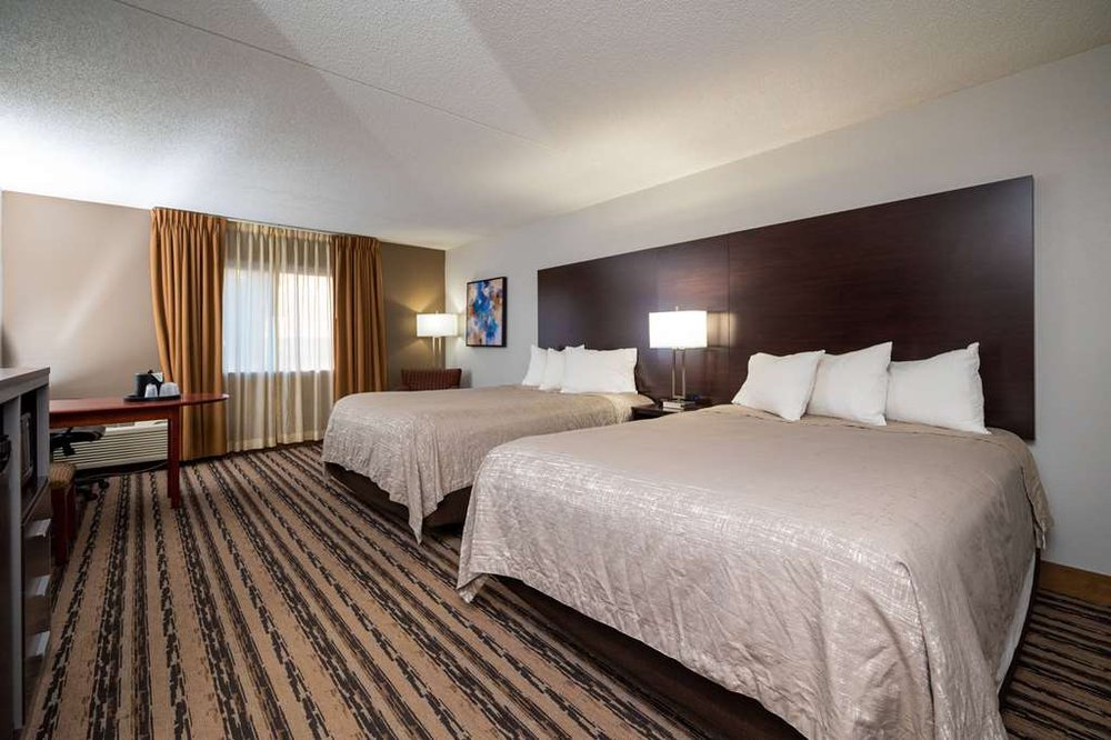 CLUBHOUSE INN & SUITES - Updated September 2025 - 52 Photos & 26 ...