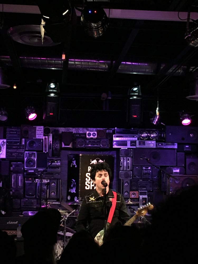 KROQ 106.7 - 59 Photos & 168 Reviews - 5901 Venice Blvd, Los Angeles ...