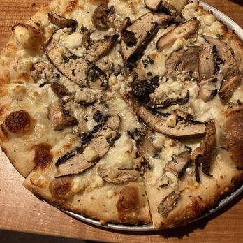 ZEEKS PIZZA - Updated December 2025 - 106 Photos & 127 Reviews - 1915 ...