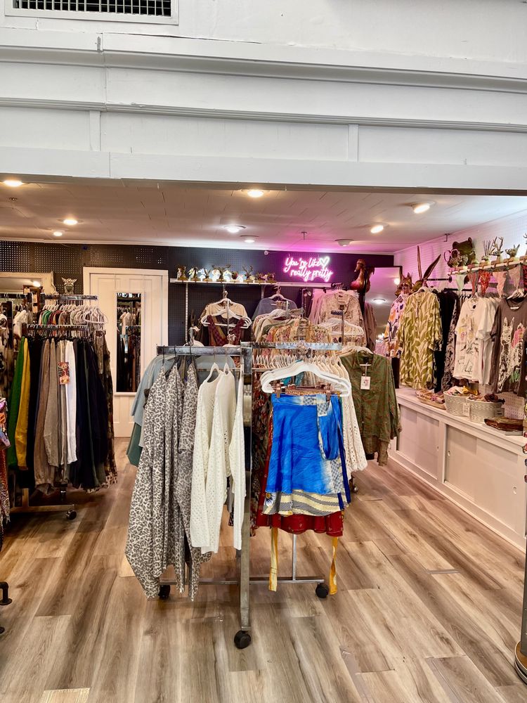 THE PERIWINKLE SHOPPE - Updated May 2026 - 15 Photos - 111 E Broad St ...